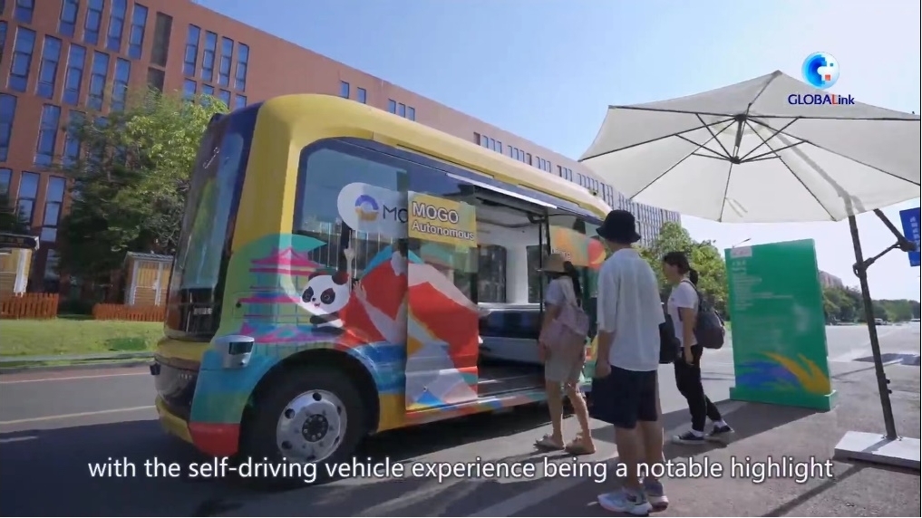 科技赋能大运引新华社关注，蘑菇车联自动驾驶巴士成亮点-华夏晚报